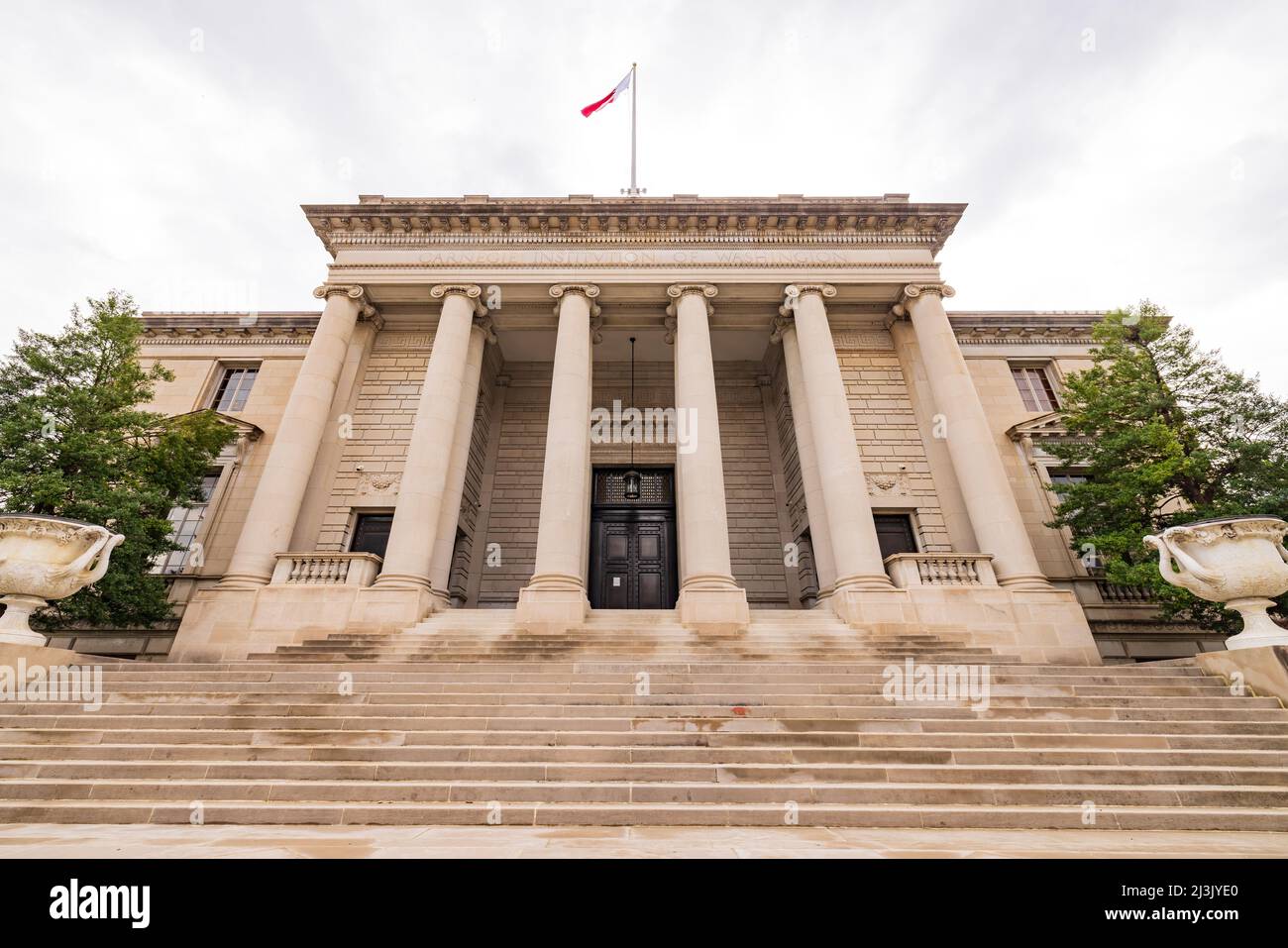 Overcast view of Carnegie Institution of Washington at Washington DC ...
