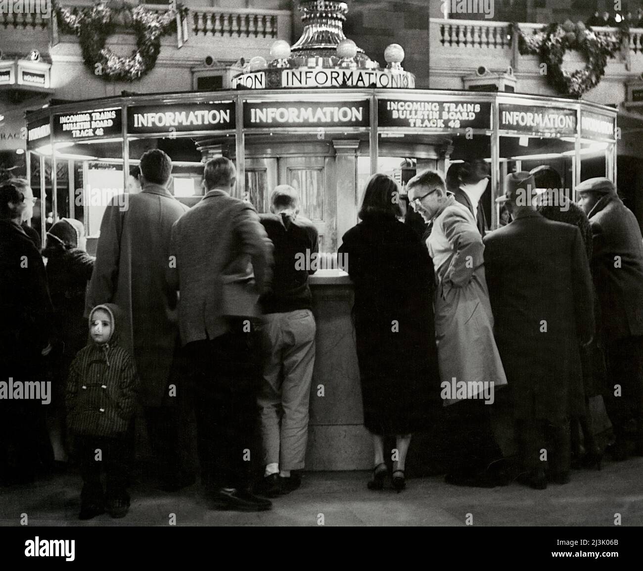 Group of People gathered around Information Booth, Grand Central ...