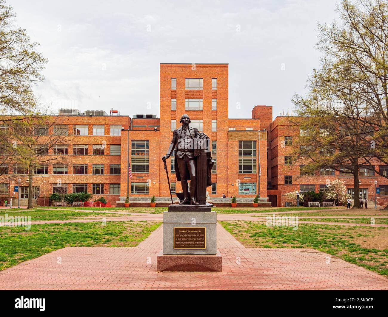 George washington university yard hi-res stock photography and images ...