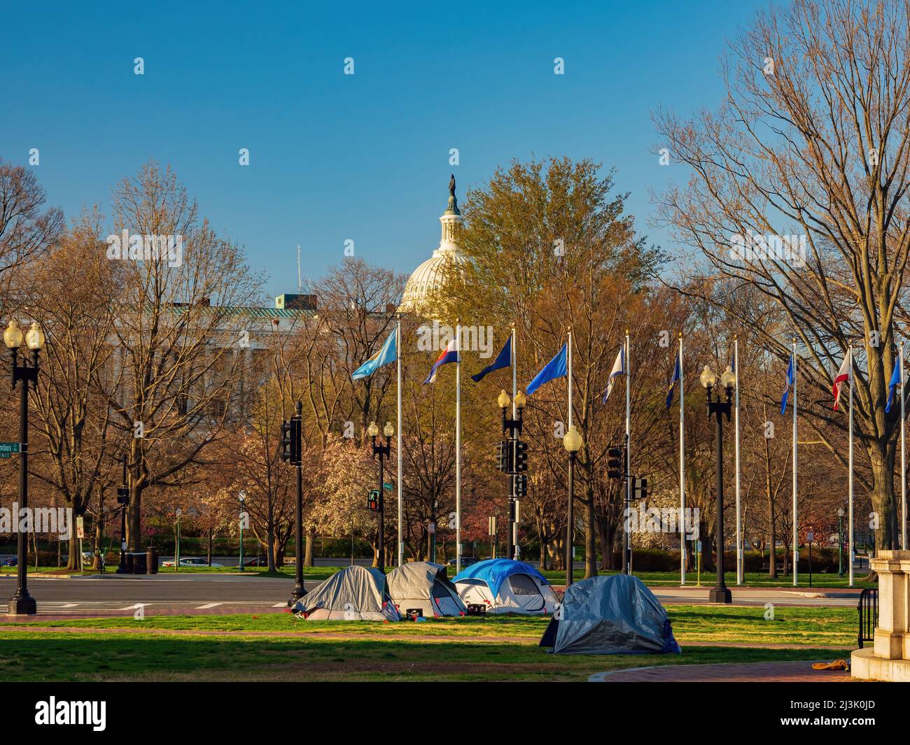 Homeless tent washington dc hi-res stock photography and images - Alamy