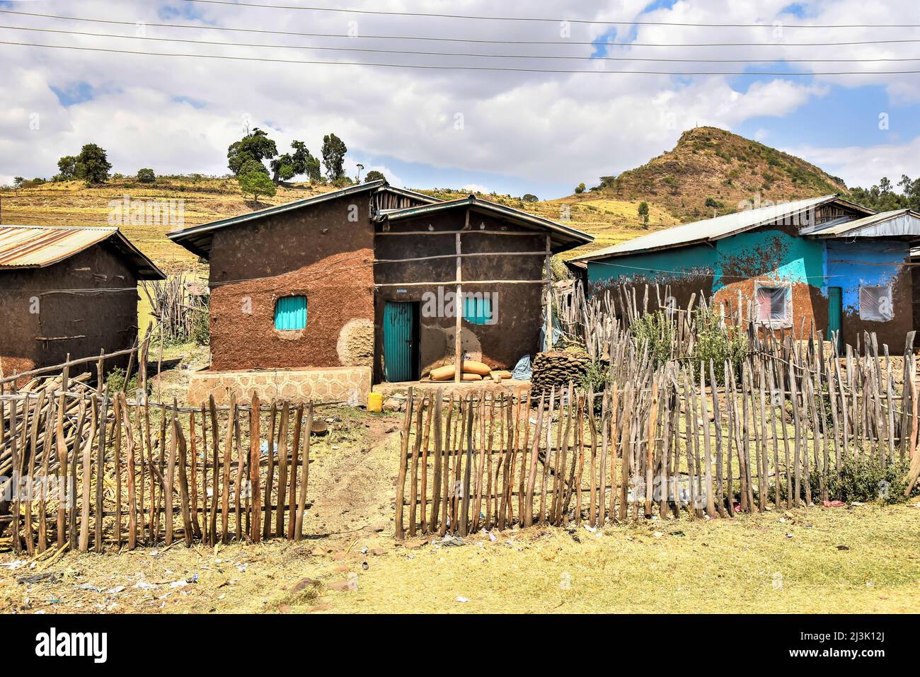 Roadside houses in rural Ethiopia; Ethiopia Stock Photo - Alamy