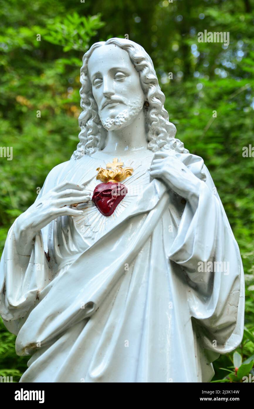 Statue of Jesus with a heart Stock Photo - Alamy