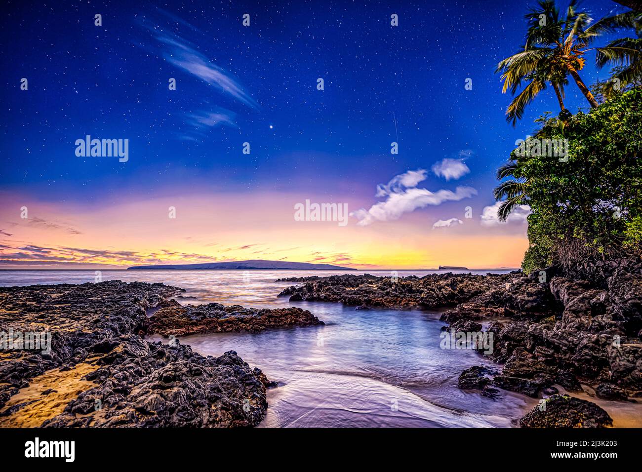 Landscape in a Hawaiian paradise in Makena Cove at sunset with rugged ...