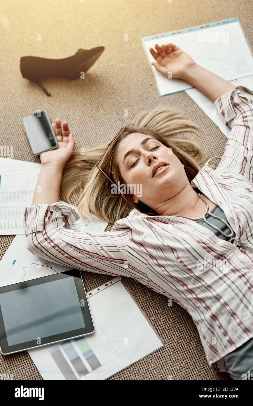 Job burnout can make you feel physically and mentally exhausted. High ...