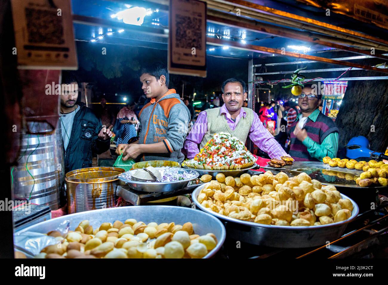 India street food tourist hi-res stock photography and images - Alamy