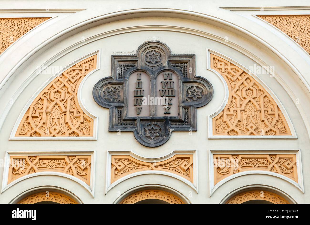 Exterior view of Spanish Synagogue, Prague Stock Photo - Alamy
