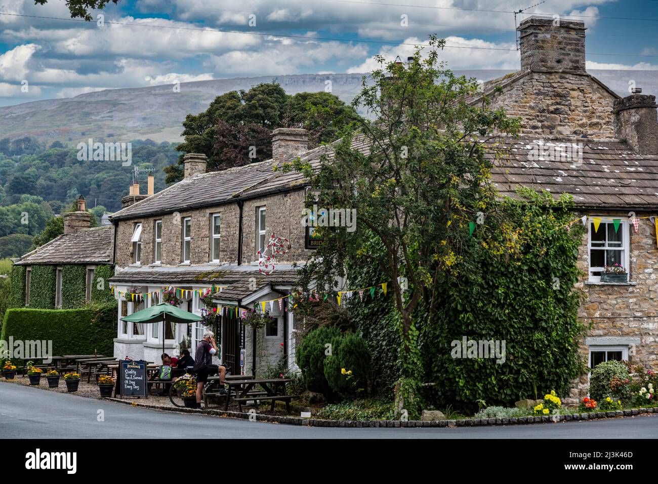 Bridge inn hi-res stock photography and images - Alamy