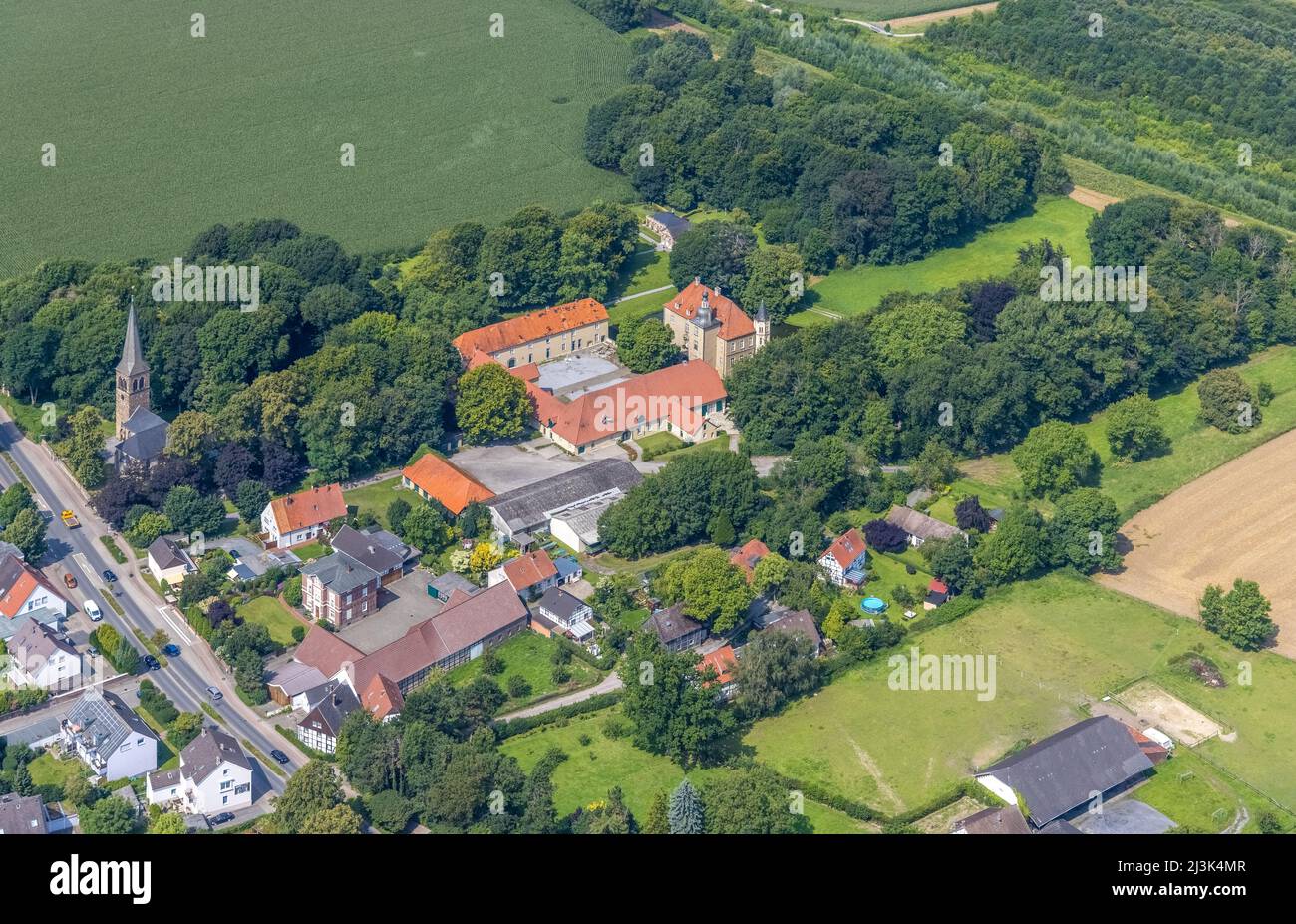 Schloss heeren und evang kirche heeren in heeren werve hi-res stock ...