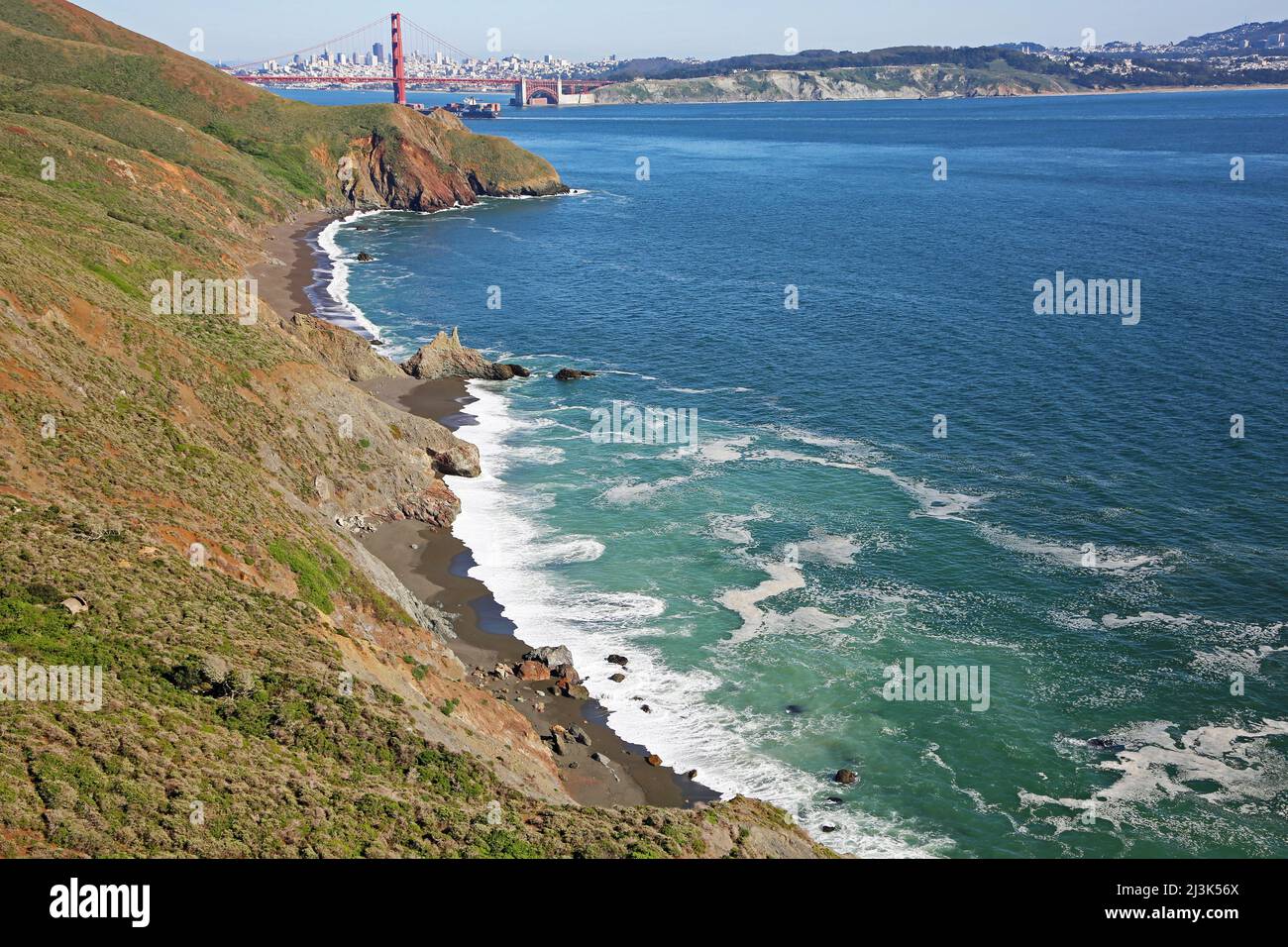 Black beach on Golden Gate Strait - California Stock Photo - Alamy