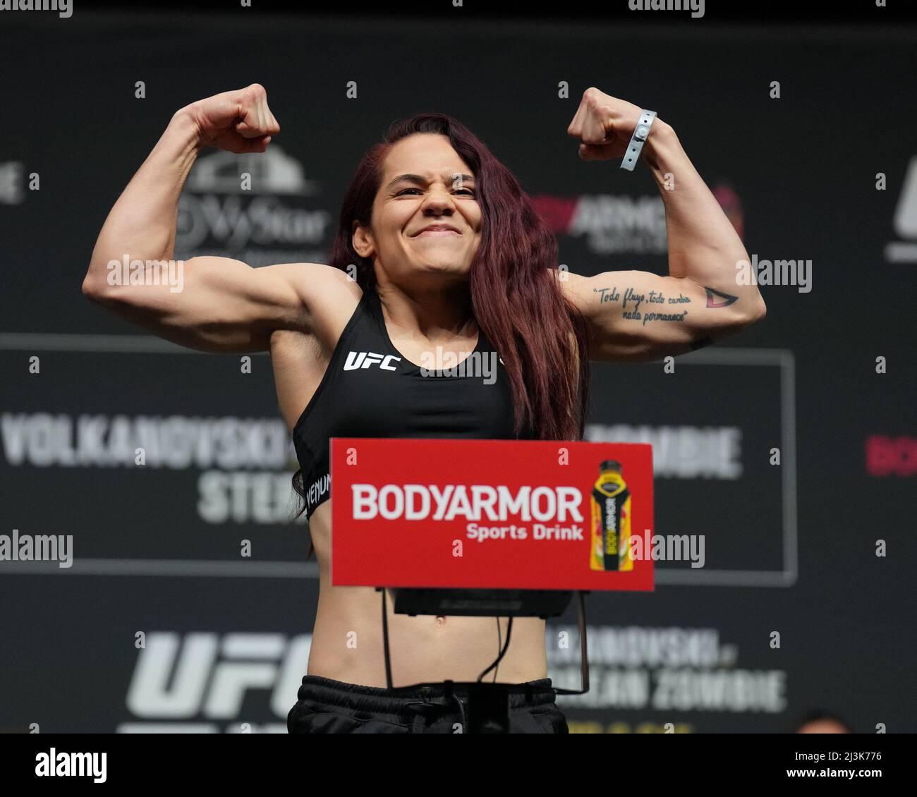 Piera rodriguez steps on the scale hi-res stock photography and images ...