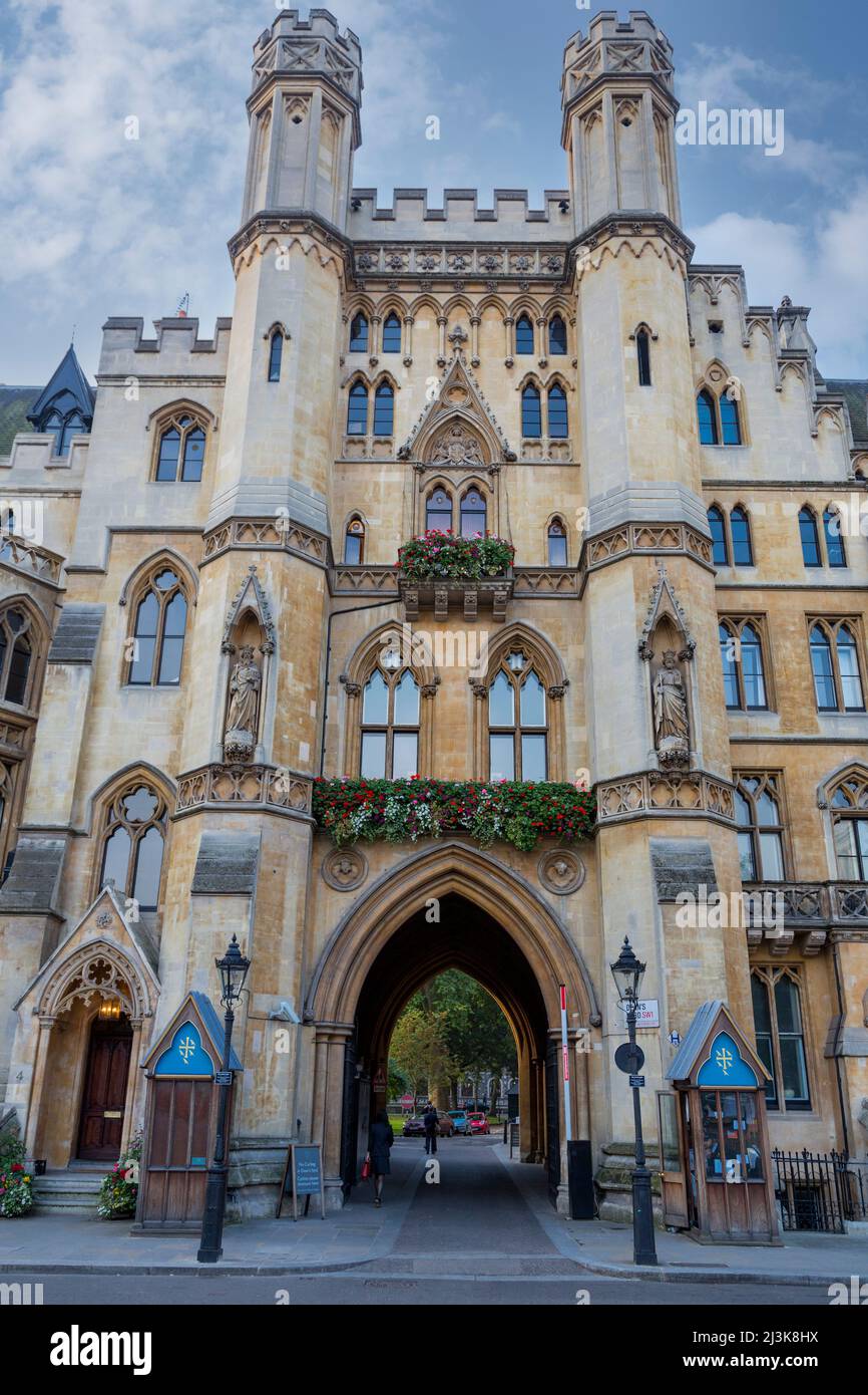 UK, England, London. Dean's Yard Gatehouse, Westminster Stock Photo - Alamy