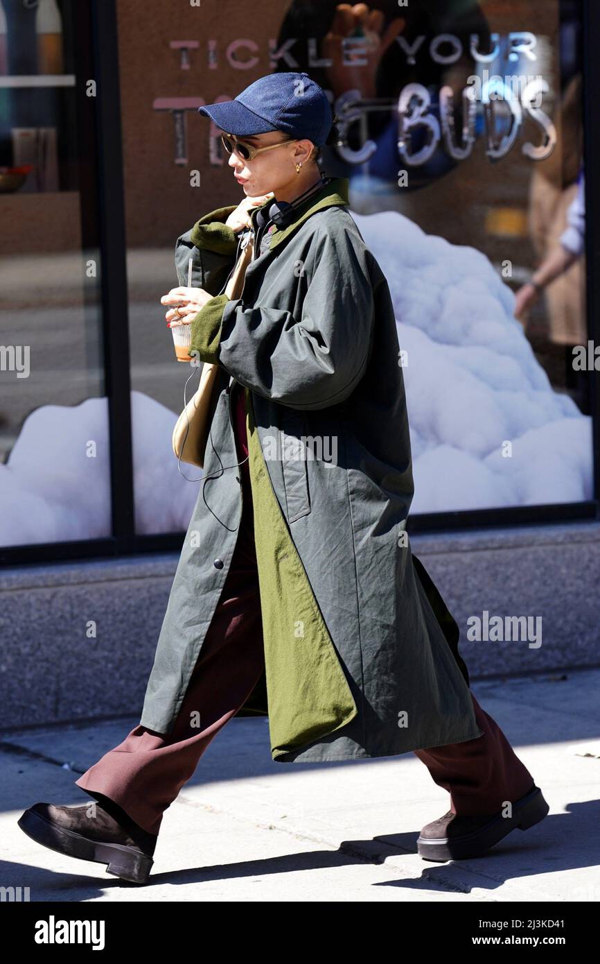 Zoe kravitz 2022 hi-res stock photography and images - Alamy