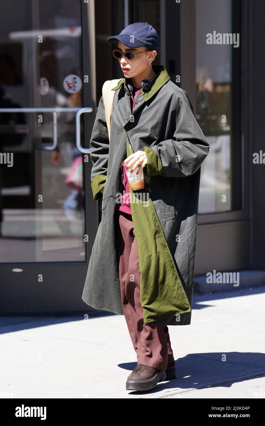 Zoe kravitz 2022 hi-res stock photography and images - Alamy