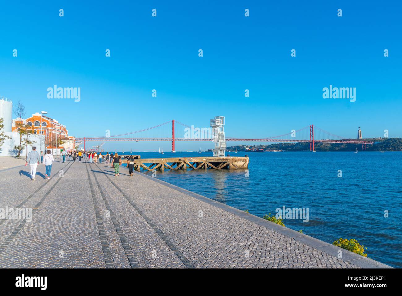 24 de abril de 2021 hi-res stock photography and images - Alamy