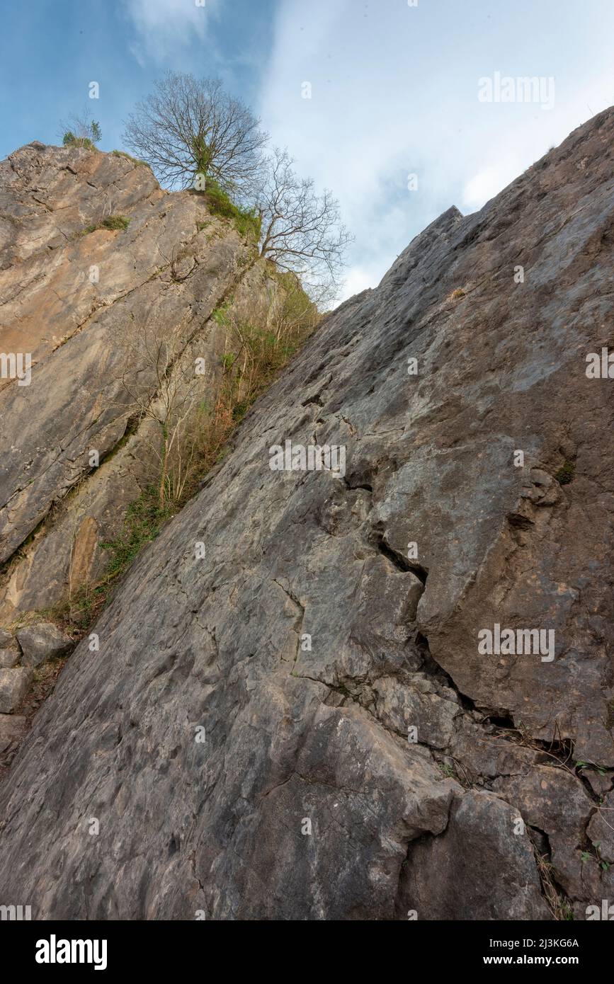 Cliff fissures hi-res stock photography and images - Alamy