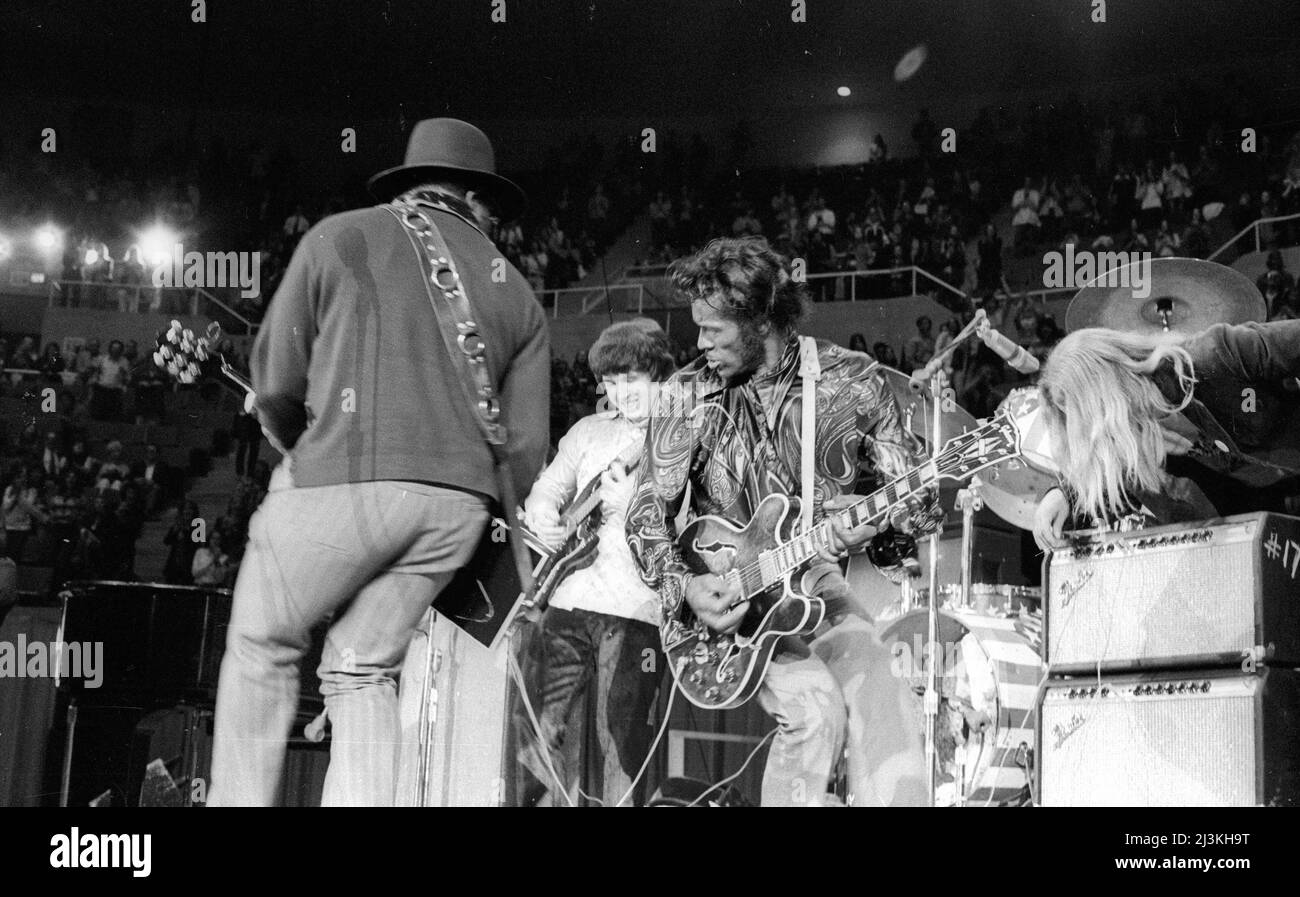 Chuck Berry & Bo Diddley live at Nassua Coliseumin in New York 1972 ...
