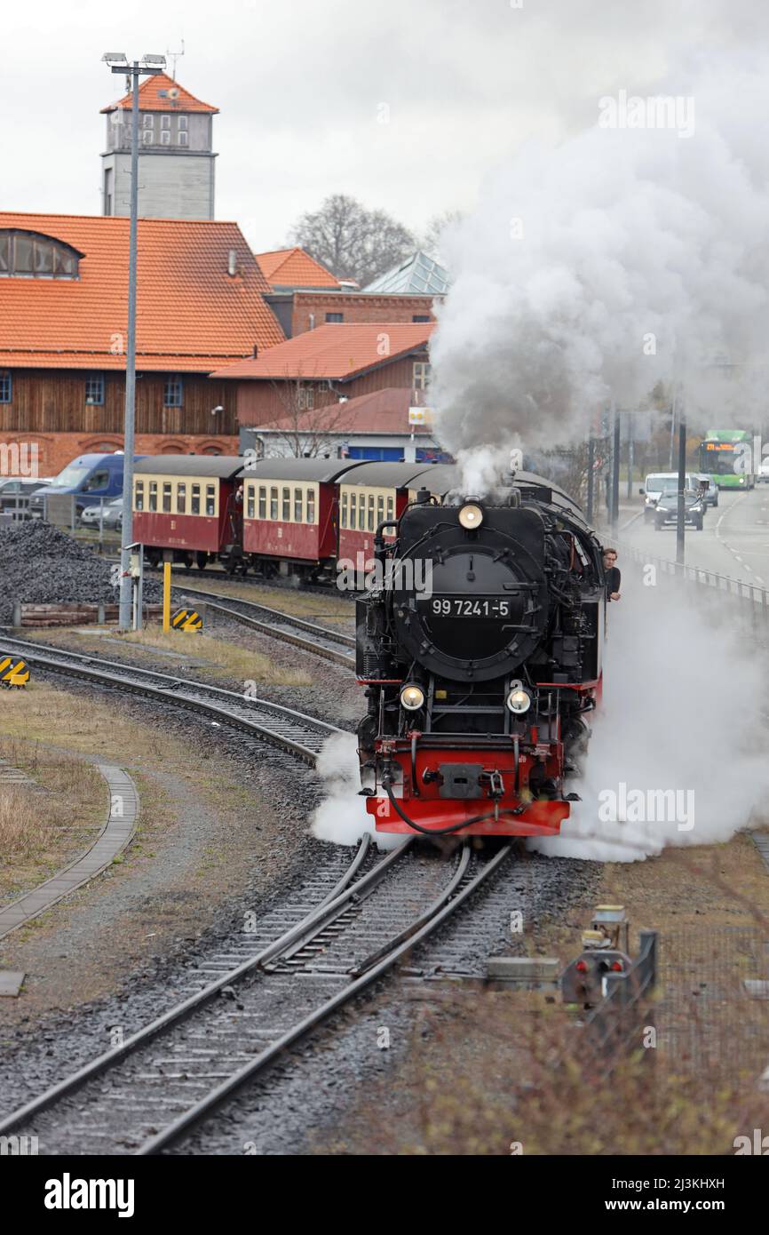 Wernigerode, Germany. 05th Apr, 2022. A train of the Harzer ...