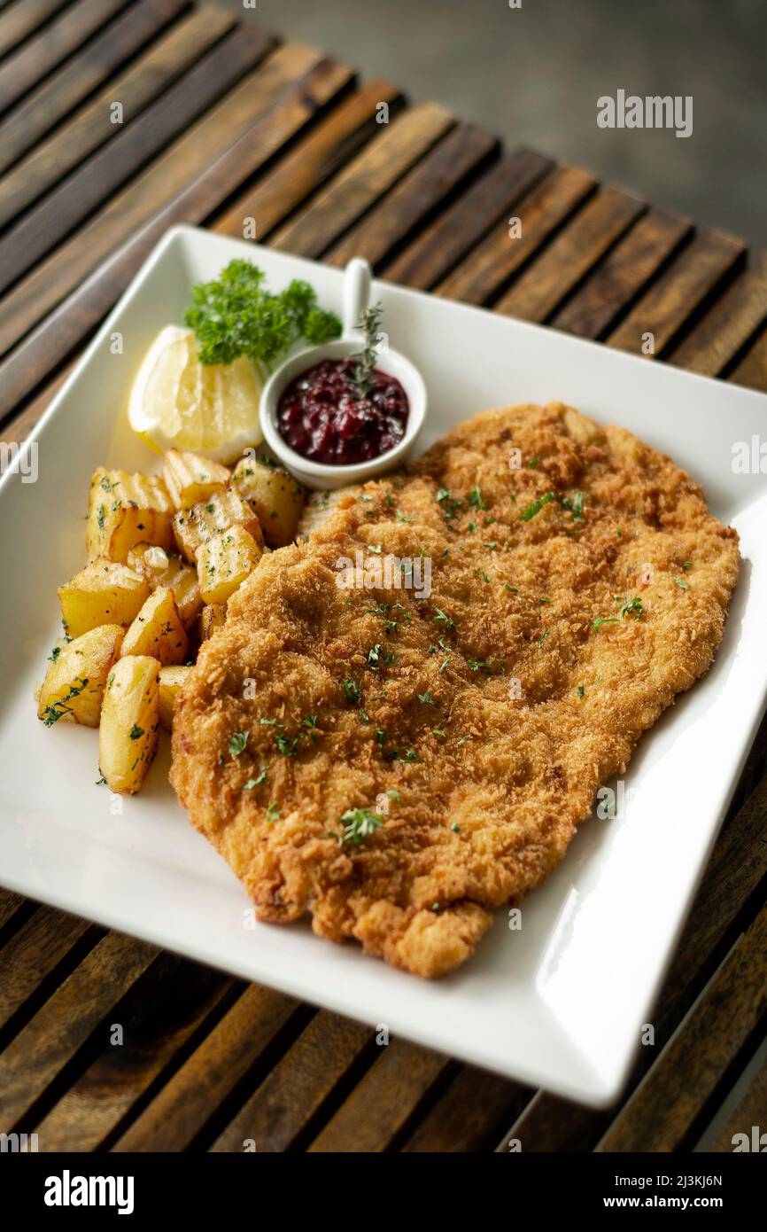 Schnitzel berlin hi-res stock photography and images - Alamy