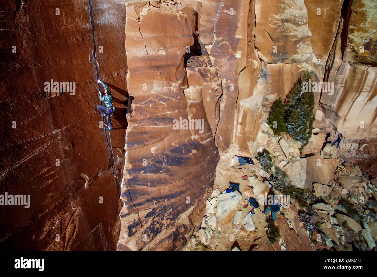 Cracks of sandstone hi-res stock photography and images - Alamy