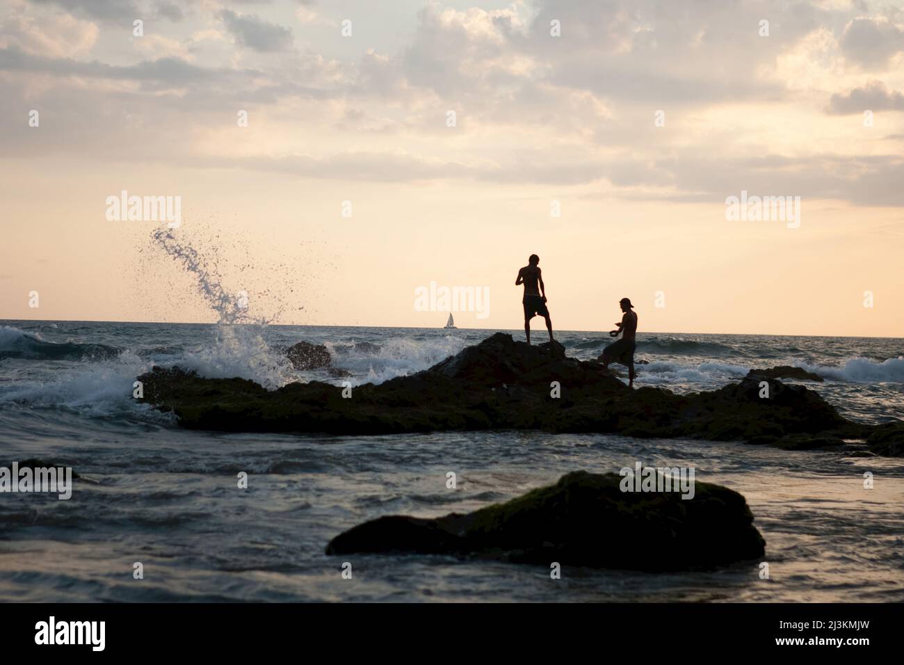 Shorelines hi-res stock photography and images - Alamy