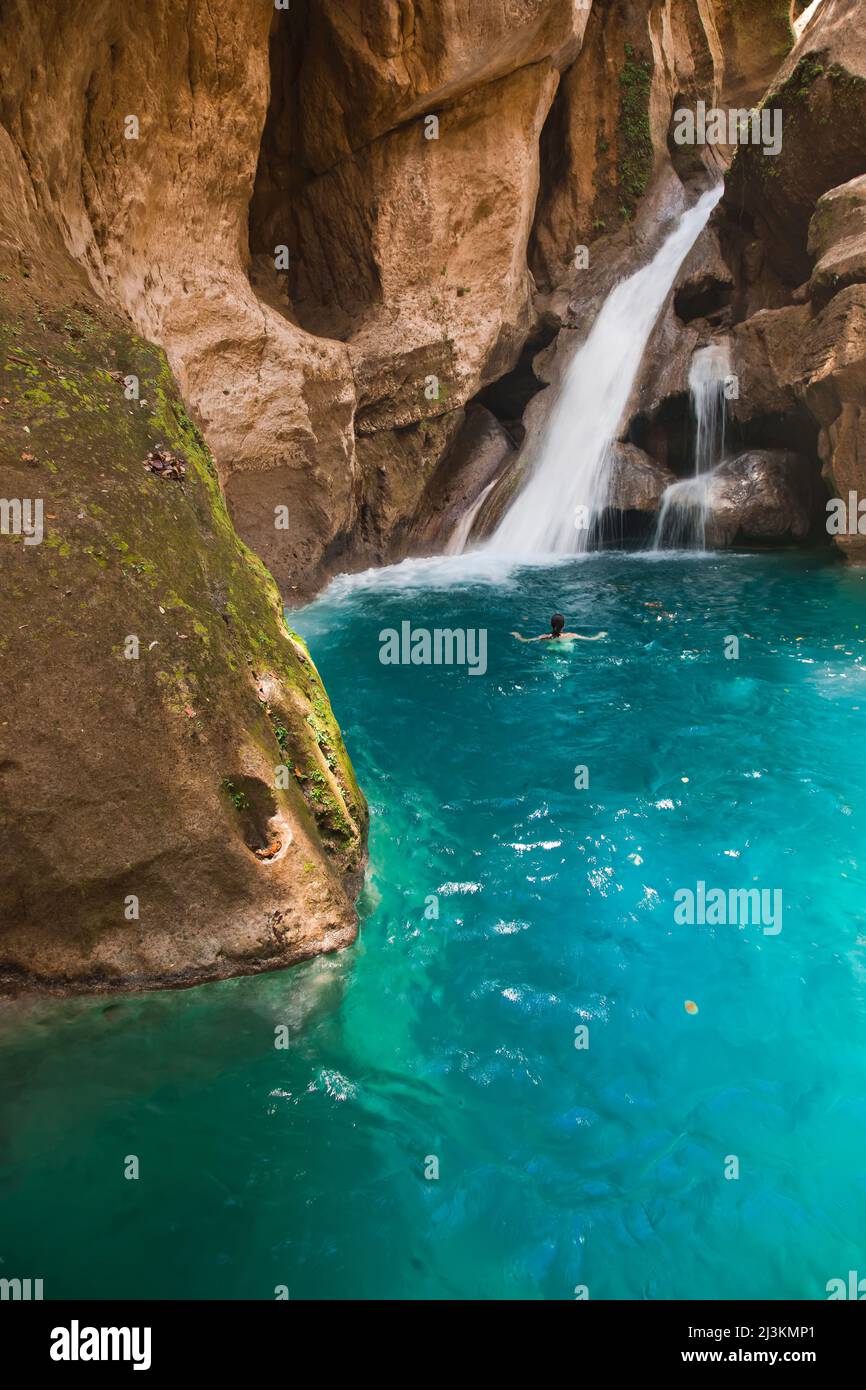 Rock waterfall swimming pool hi-res stock photography and images - Alamy