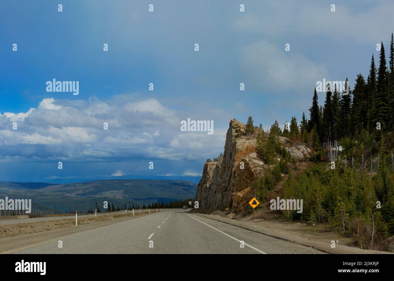 Highway sign british columbia hi-res stock photography and images - Alamy