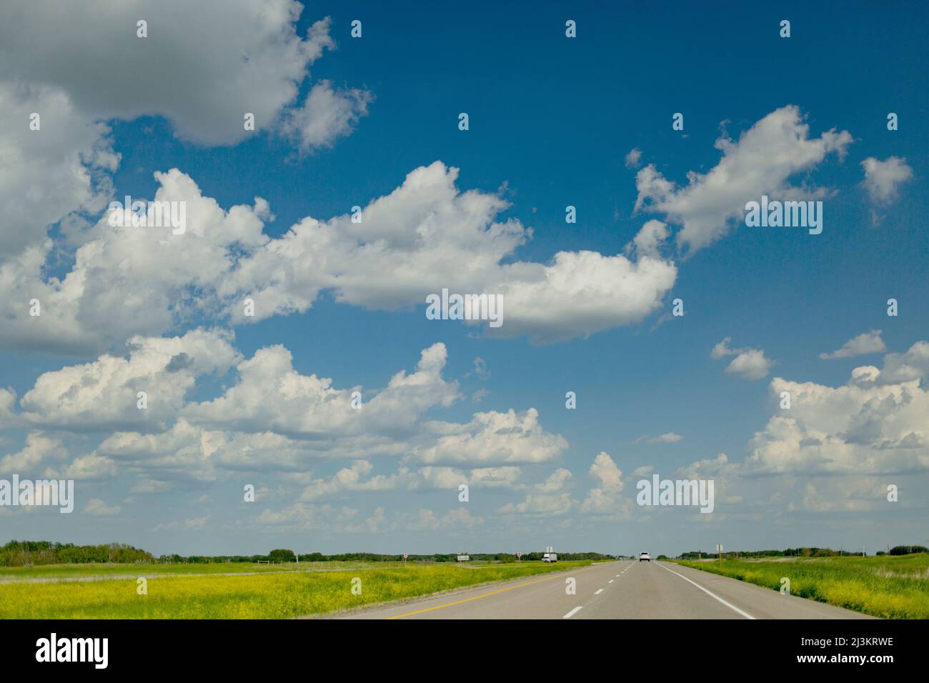 Cumulus clouds over prairie hi-res stock photography and images - Alamy