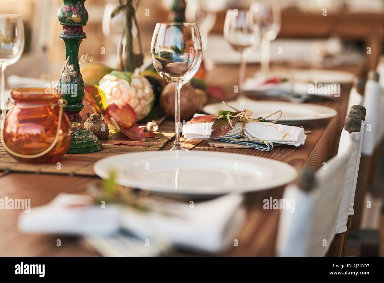Diner table hi-res stock photography and images - Alamy