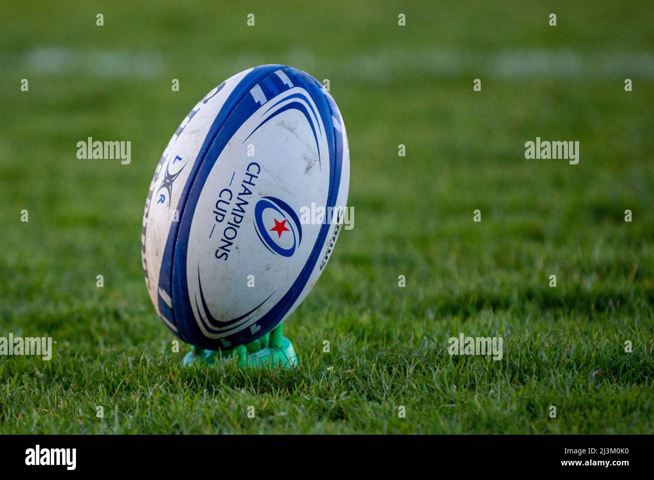 Official heineken cup match ball hi-res stock photography and images ...