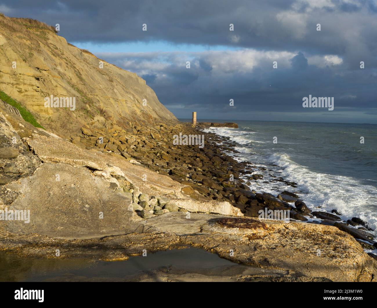 Folkestone cliff edge hi-res stock photography and images - Alamy