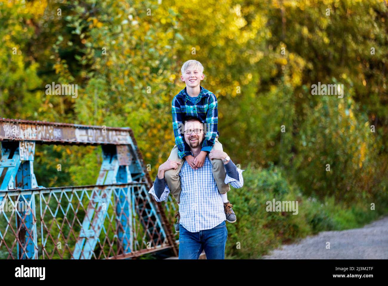 Shoulder ride hi-res stock photography and images - Alamy