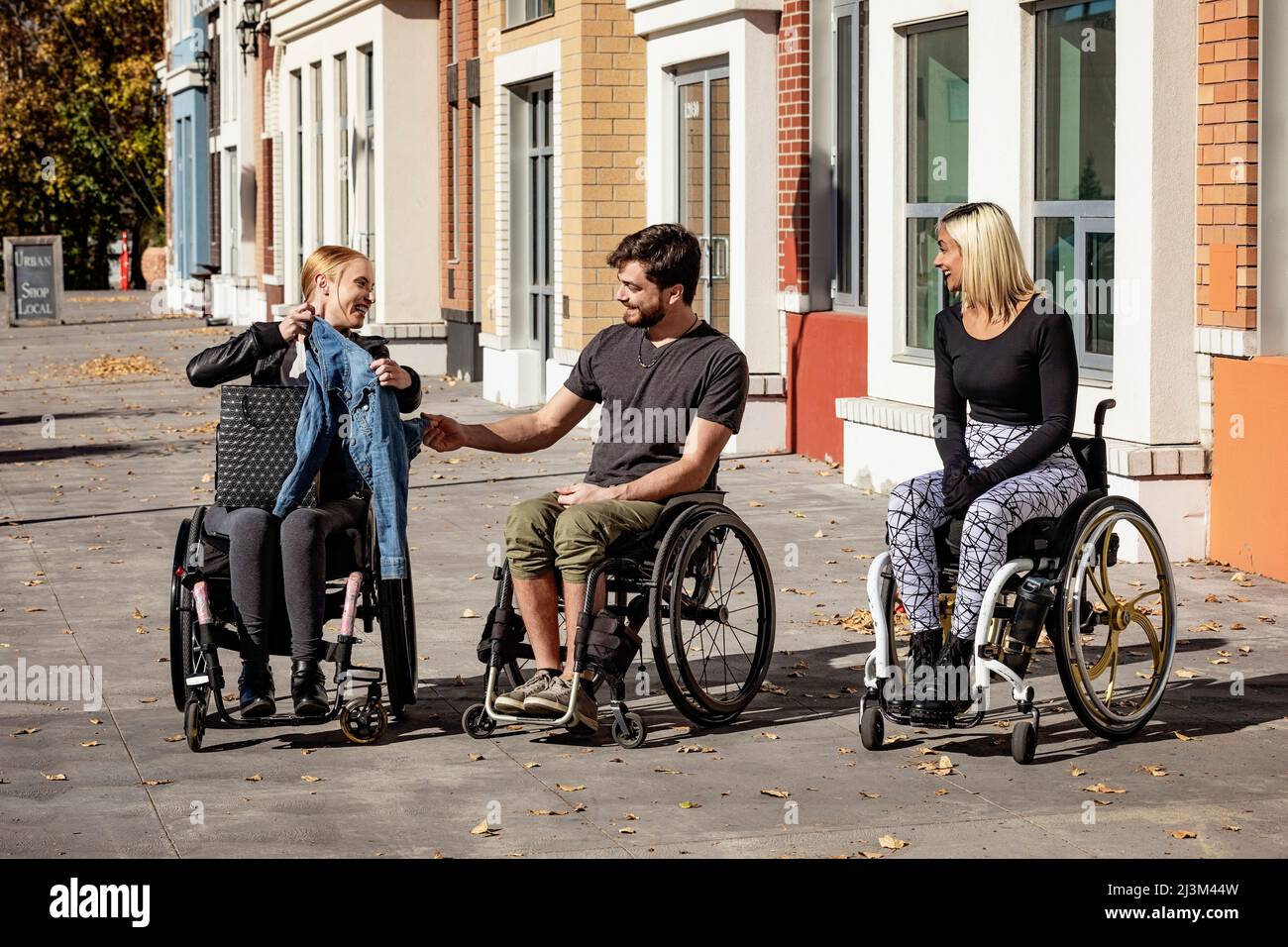 Friends spending time together hi-res stock photography and images - Alamy