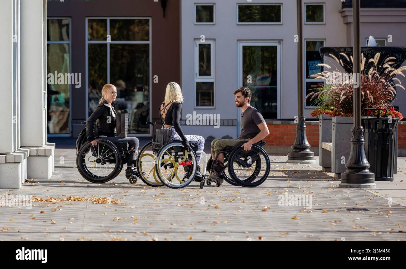 Time for talking hi-res stock photography and images - Alamy