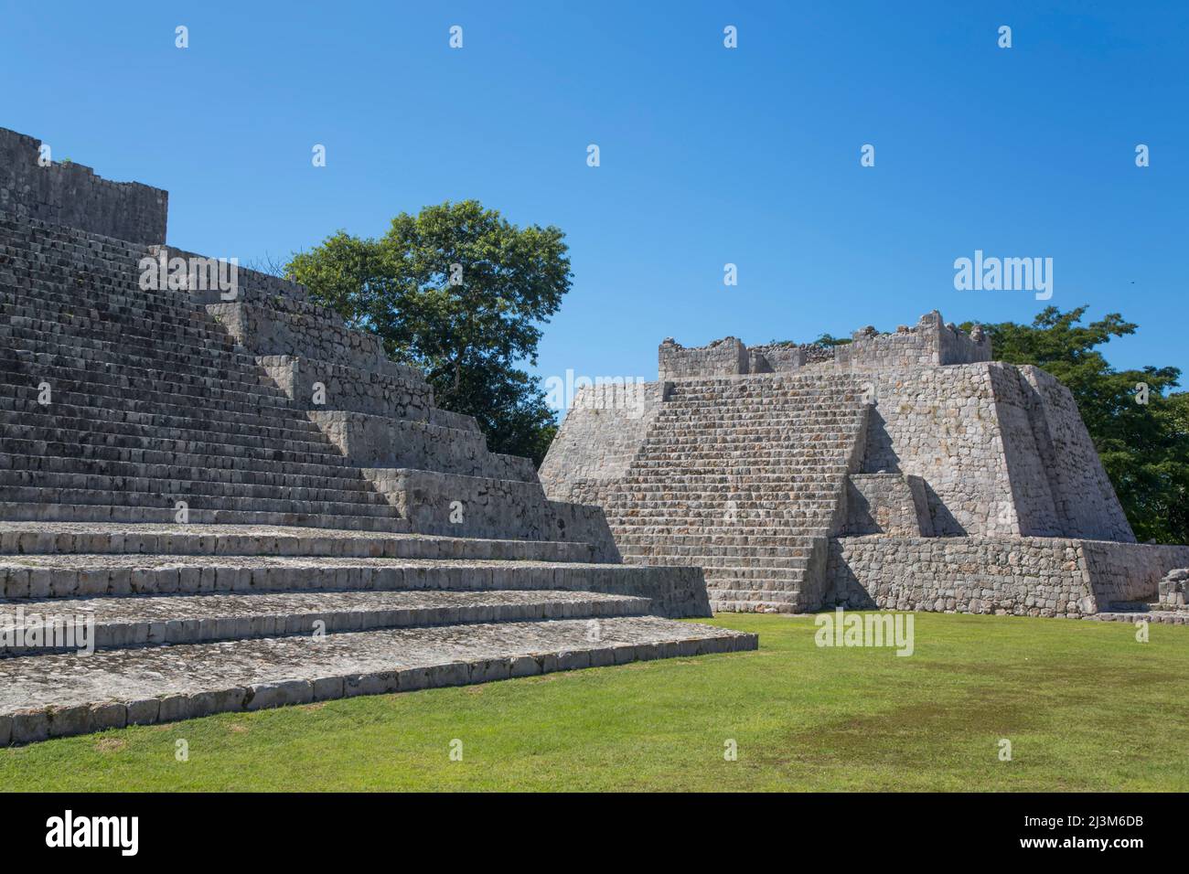 Temple of the Moon (left), Temple of the Southwest (right), Edzna ...