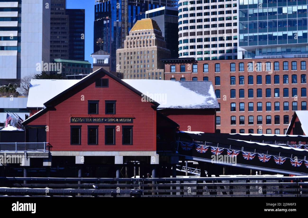 Boston tea party 1773 hi-res stock photography and images - Alamy