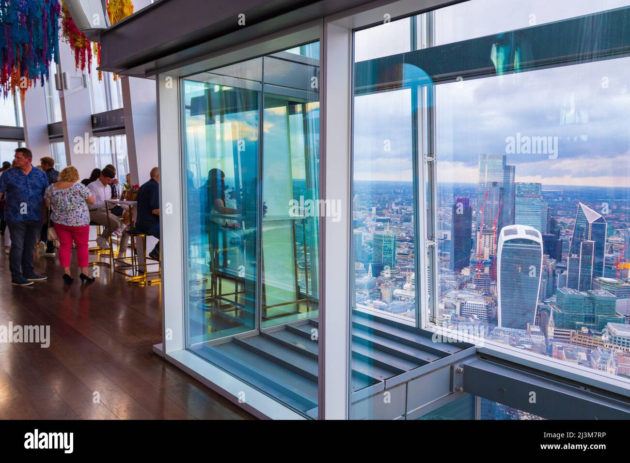 People enjoying the view from the cocktail bar of Shard to London ...