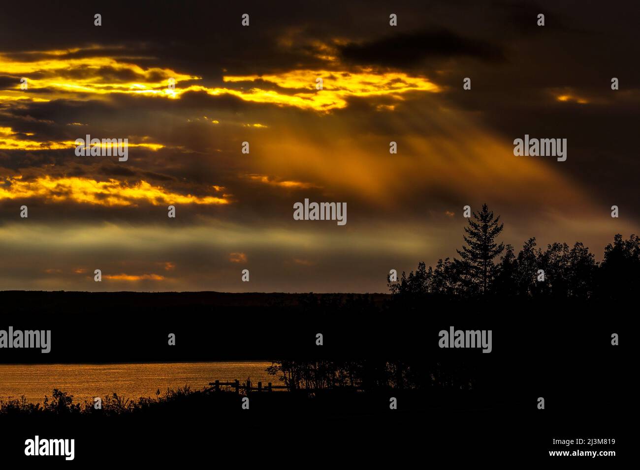 Sun coming down on horizon hi-res stock photography and images - Alamy