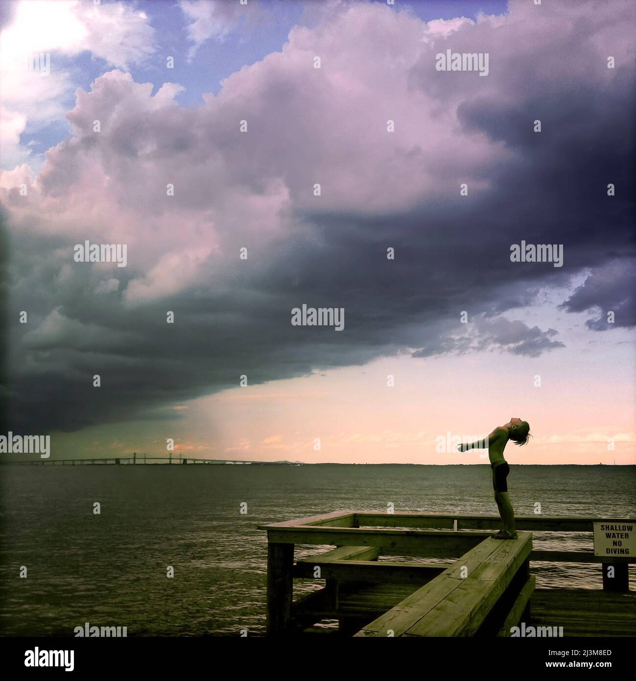 A squall line on the leading edge of a cold front sweeps over the ...