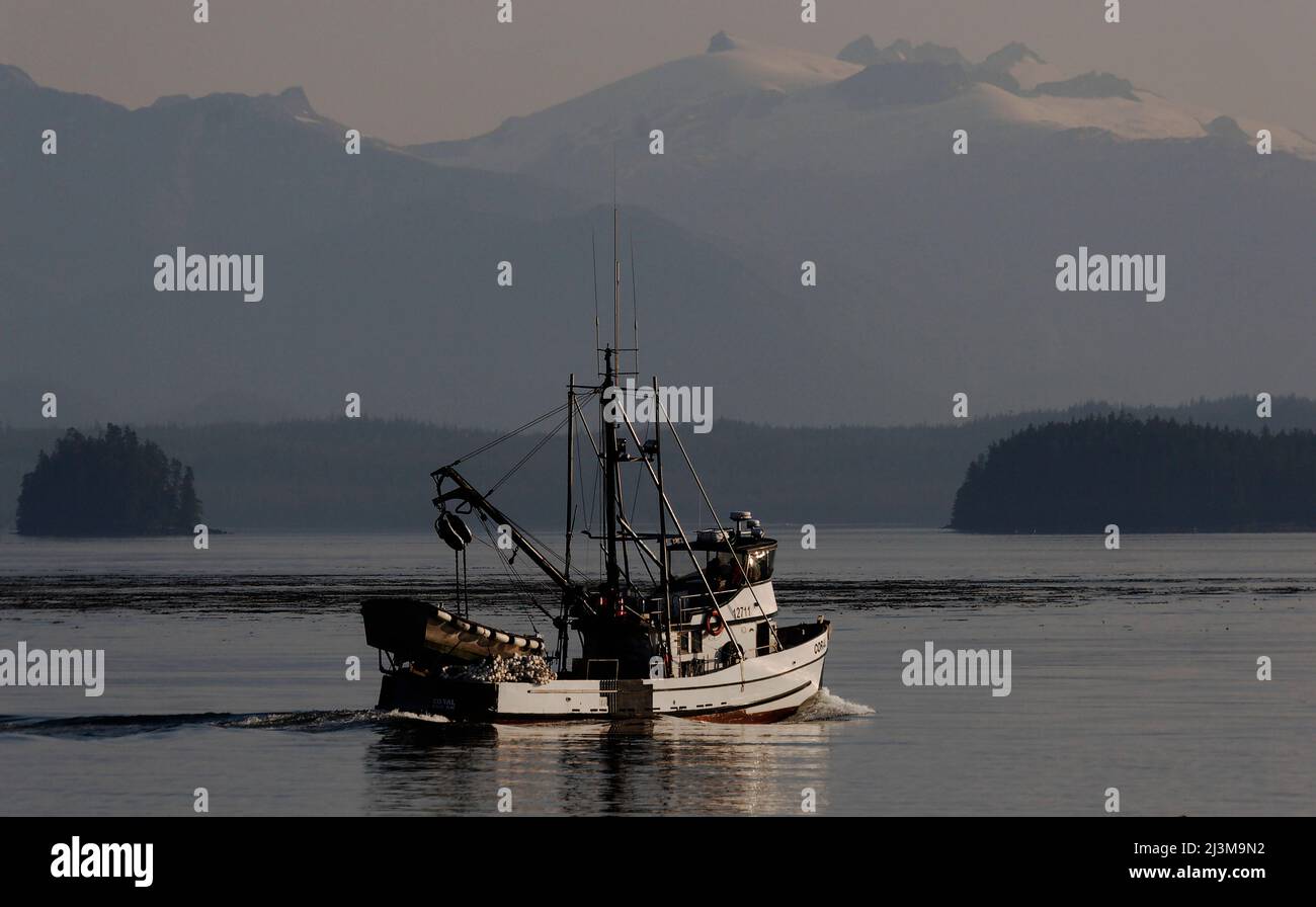 Commercial fishing boat hi-res stock photography and images - Alamy