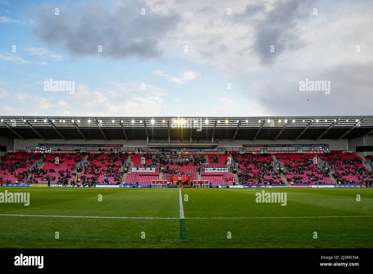 Scarlets players stand for hi-res stock photography and images - Alamy
