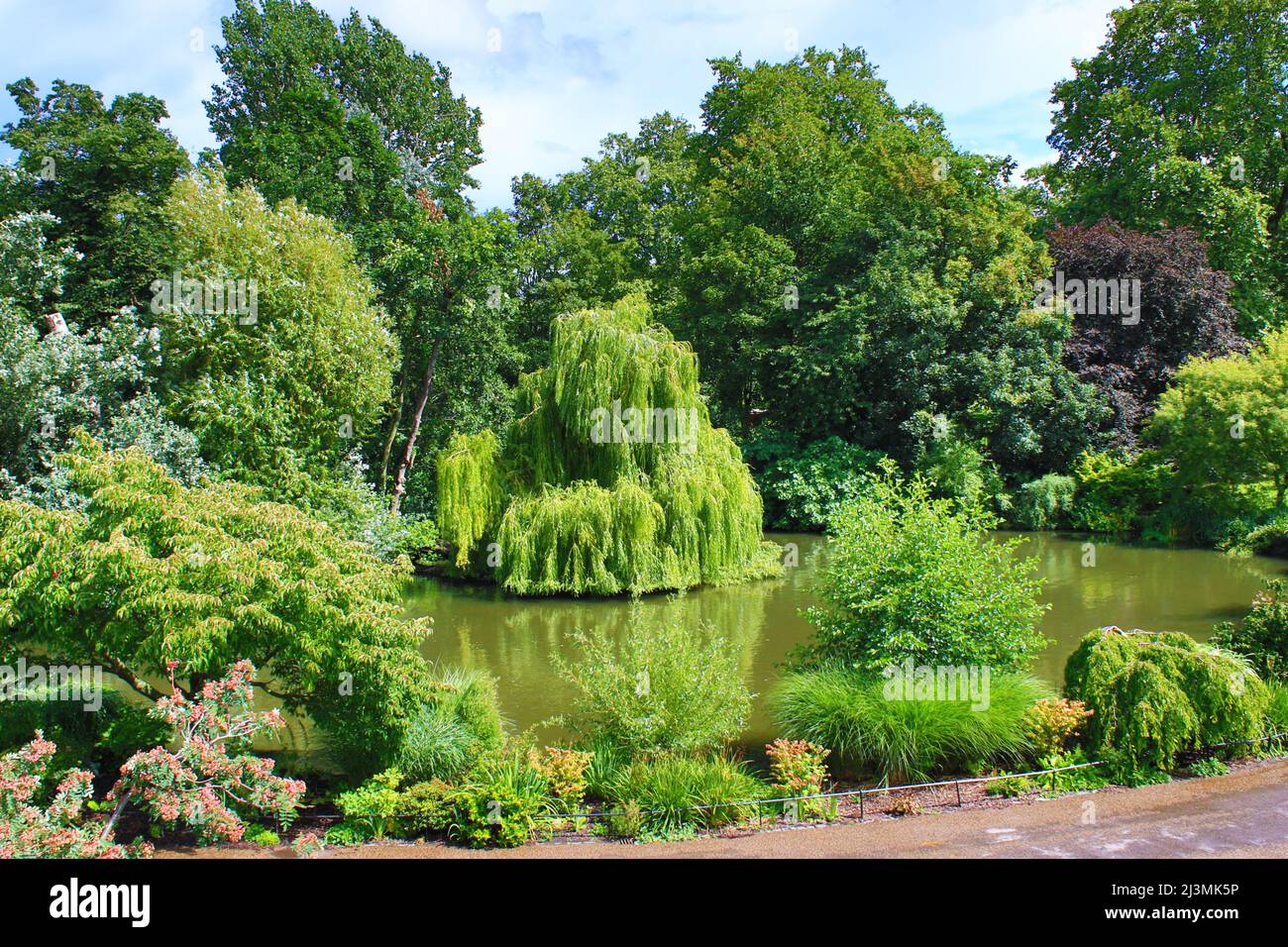 St James`s Park is a 23-hectare park in the City of Westminster ...