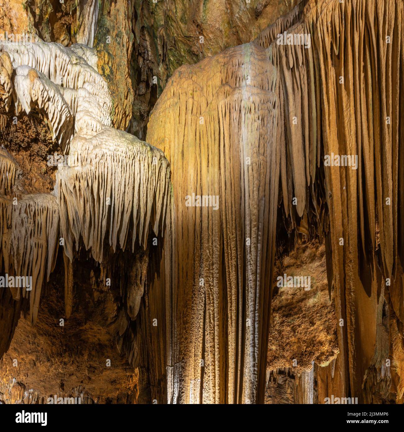 Cave drapery hi-res stock photography and images - Alamy