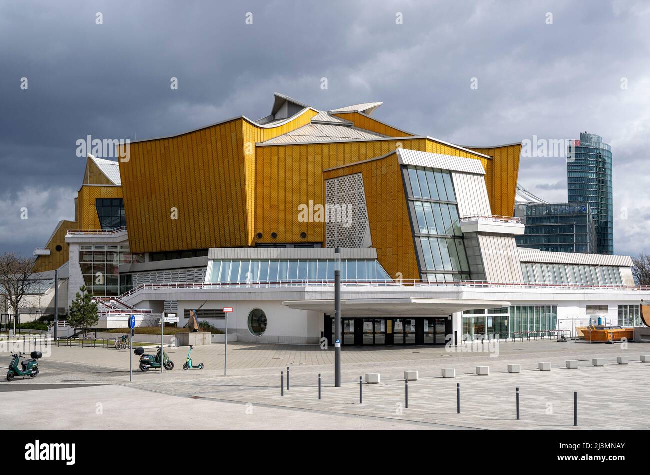 08 April 2022, Berlin: The exterior view of the Berlin Philharmonic ...