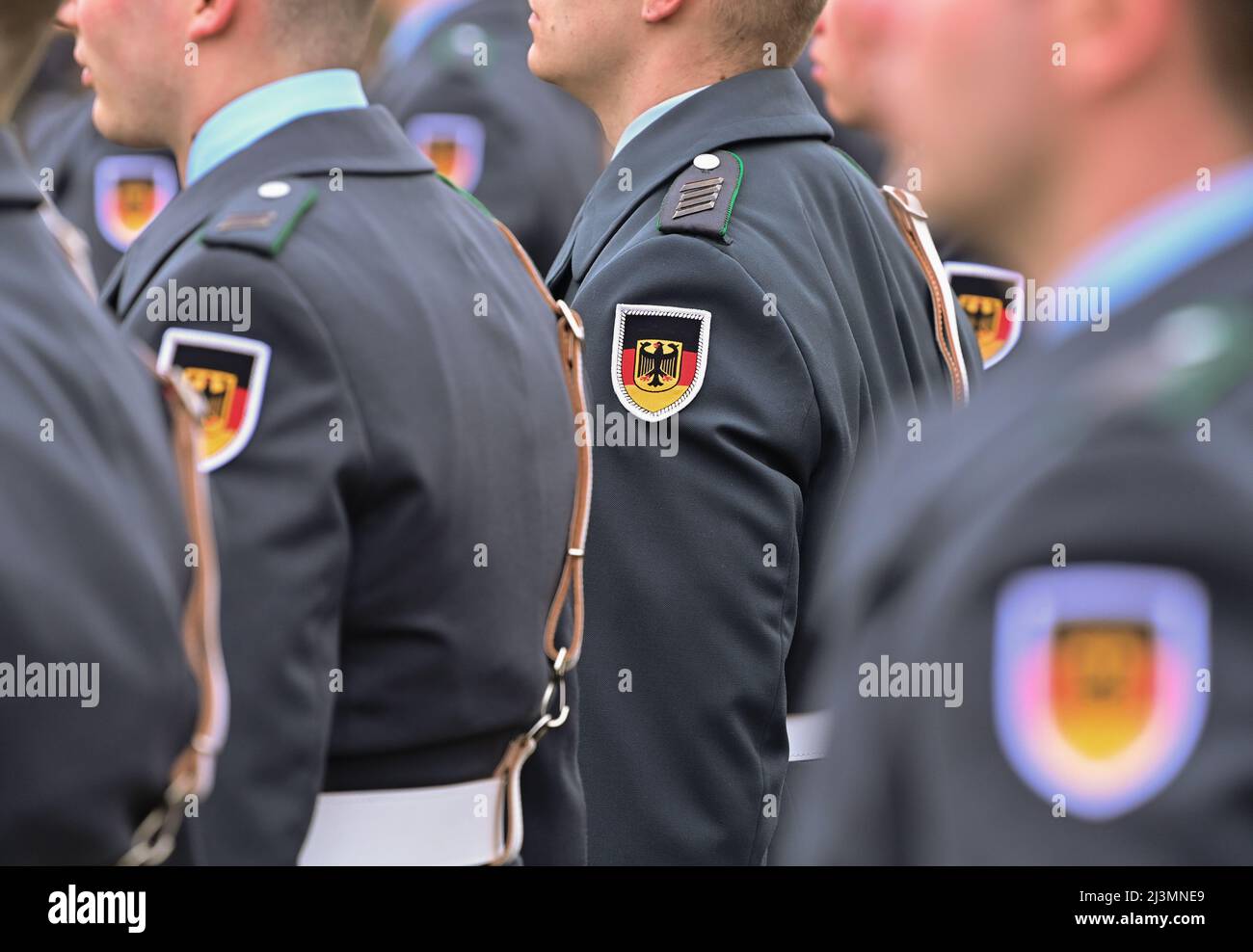 06 April 2022, Brandenburg, Strausberg: Soldiers from the German Armed ...