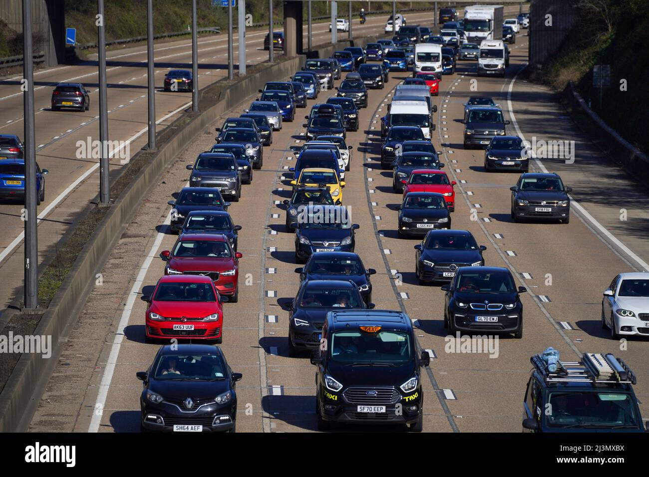 Traffic queues on m25 hi-res stock photography and images - Alamy