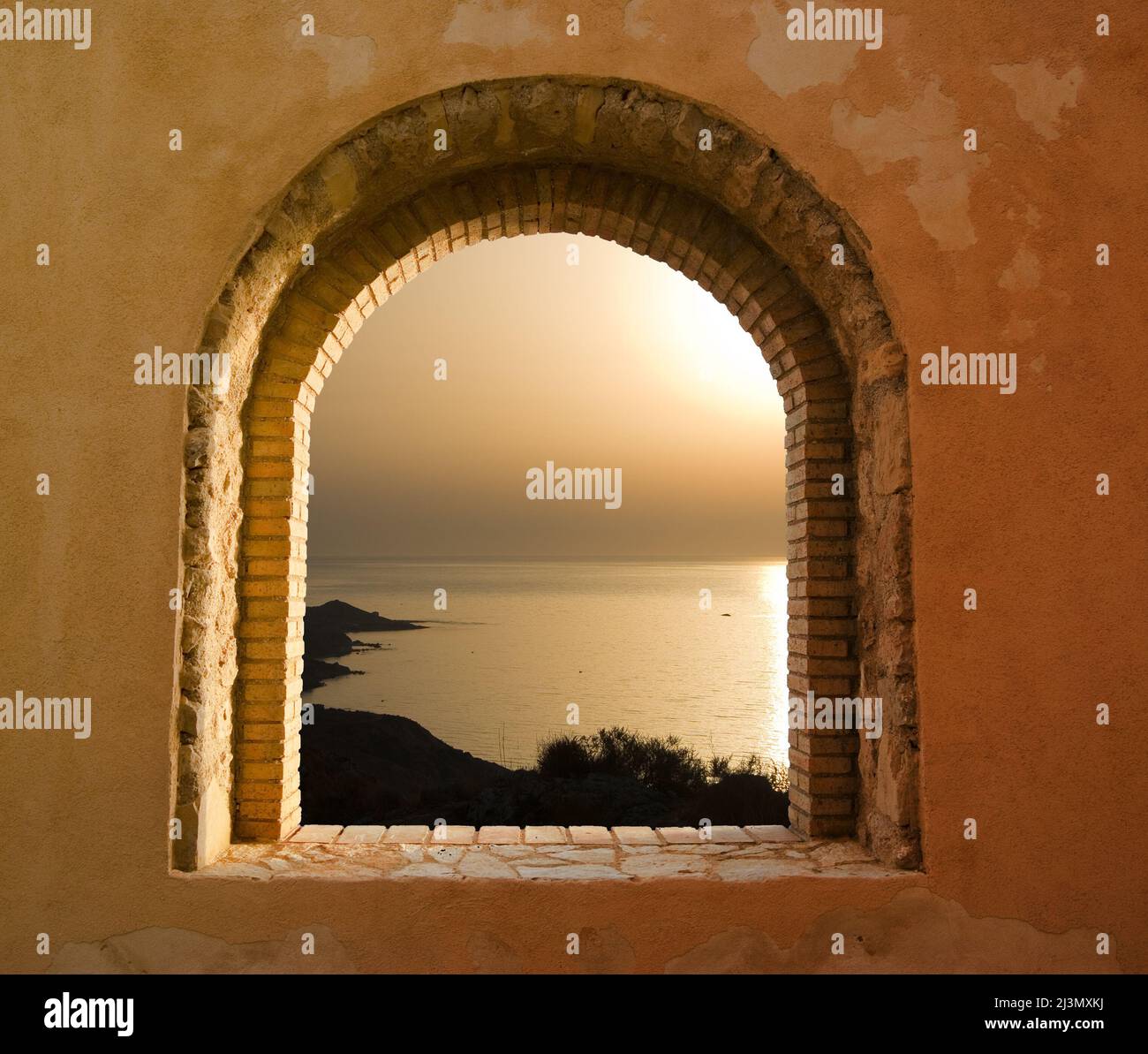 Sunset through the arch hi-res stock photography and images - Alamy