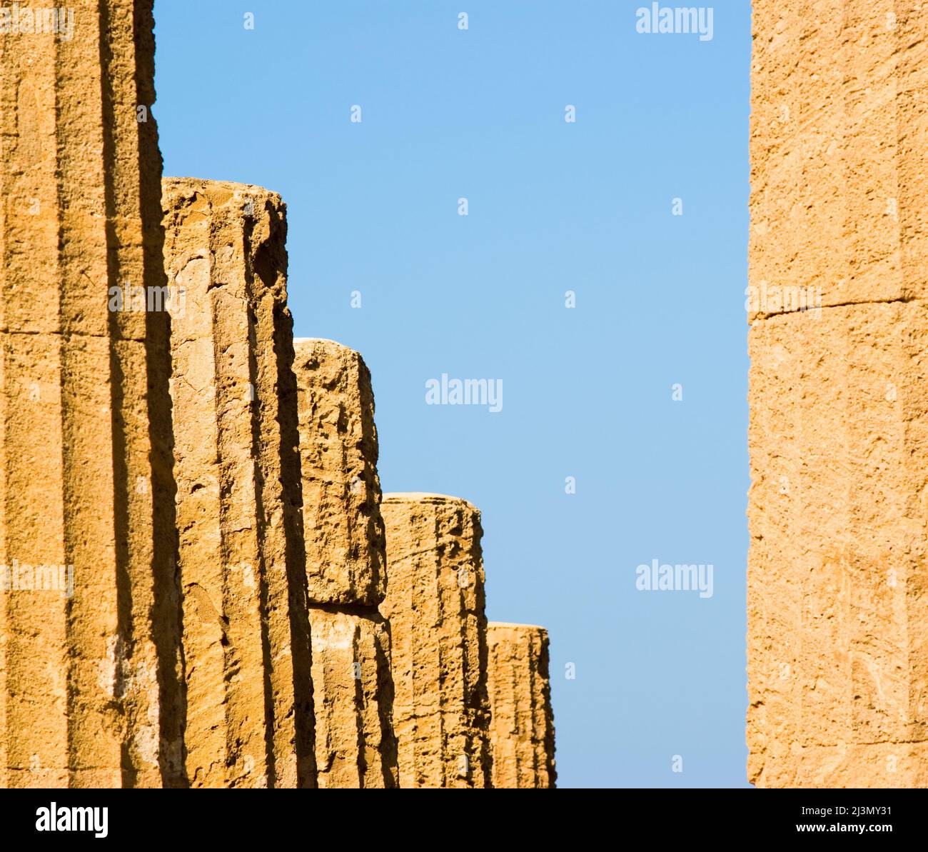 doric column of Valley Of Temples in Agrigento Stock Photo - Alamy