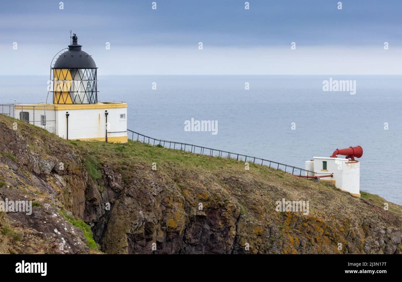 Cliff top lighthouses hi-res stock photography and images - Alamy