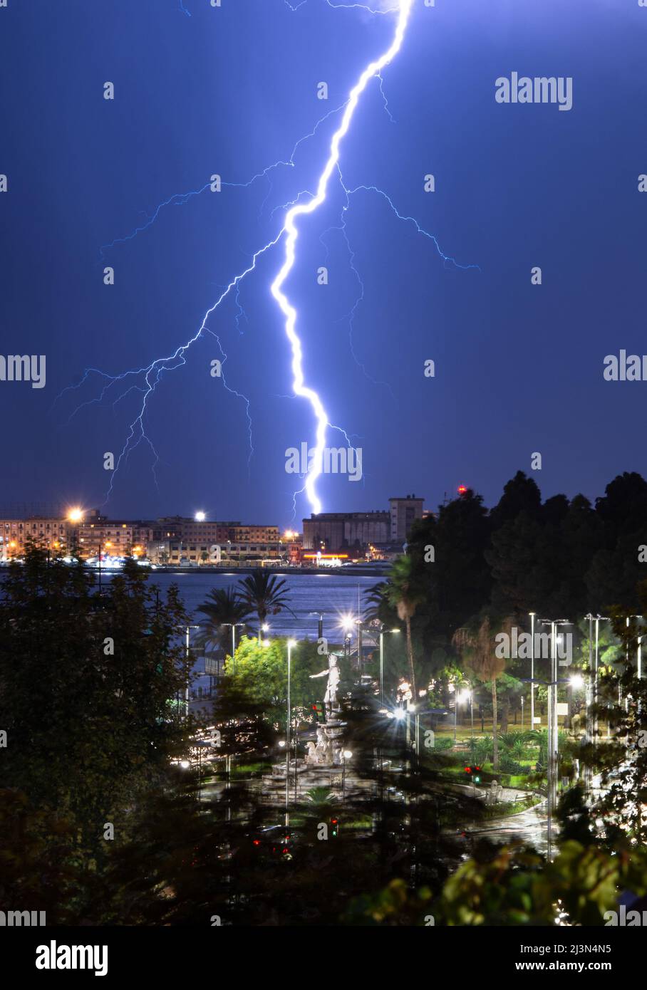 Strait of messina night hi-res stock photography and images - Alamy