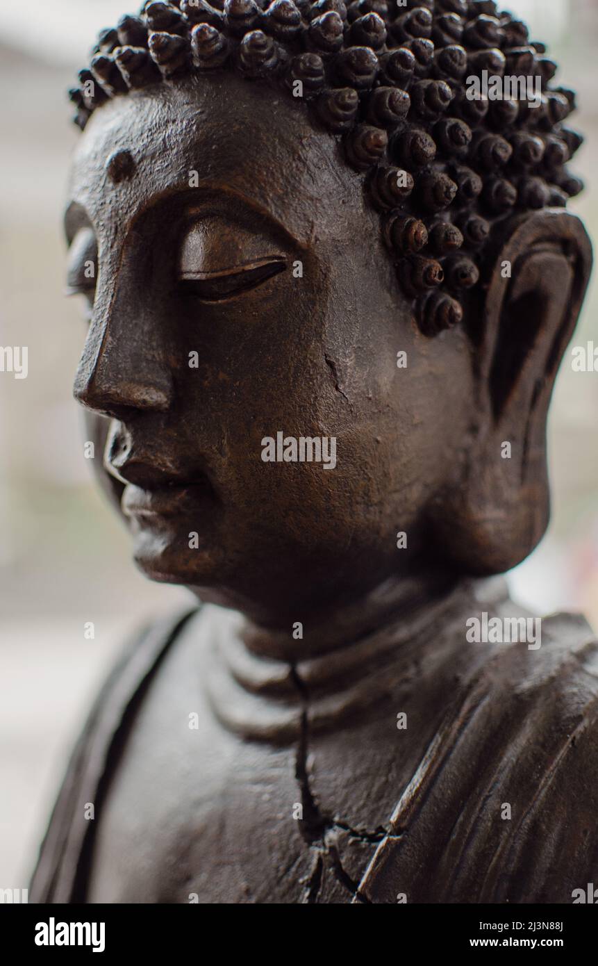 Statue of gautama buddha High Resolution Stock Photography and Images ...